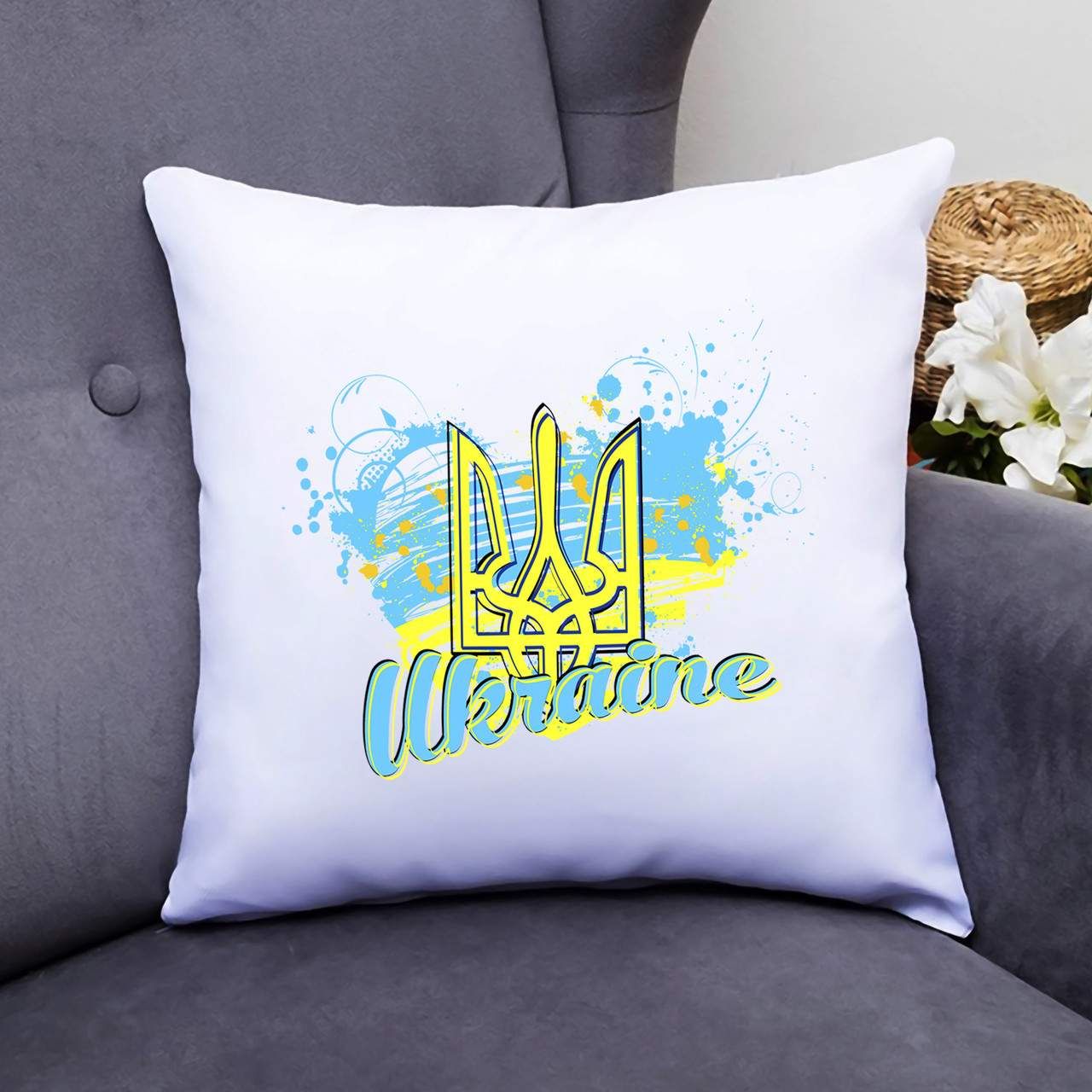 Подушка декоративна з принтом "Жовто-блакитне серце та жовтий герб ...