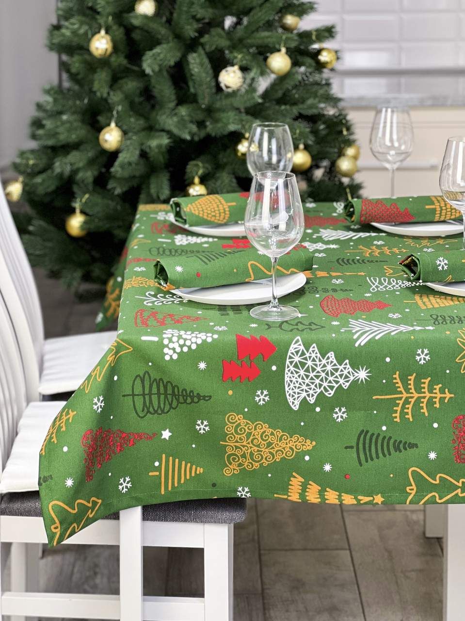 Водоотталкивающая Скатерть новогодняя с принтом Елки 110х110 см (+ 4 ...