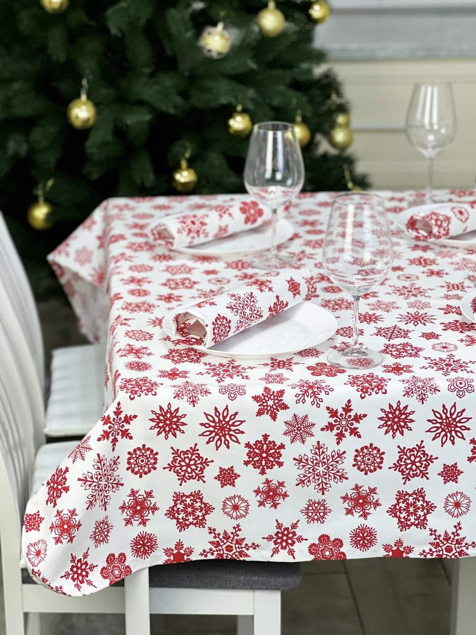 Водоотталкивающая Скатерть новогодняя с принтом Красные снежинки ...