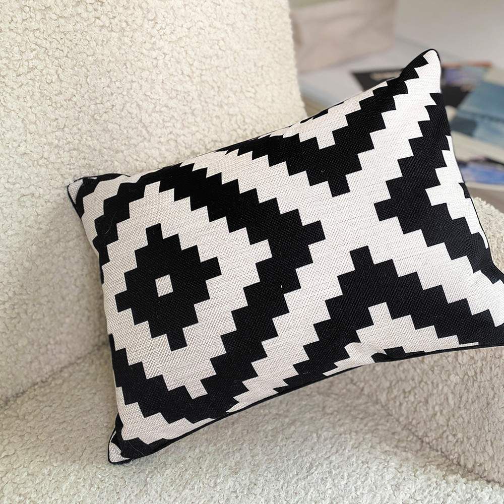 Подушка інтер'єрна з мішковини Чорно-білий геометричний ромб 45x32 см ...